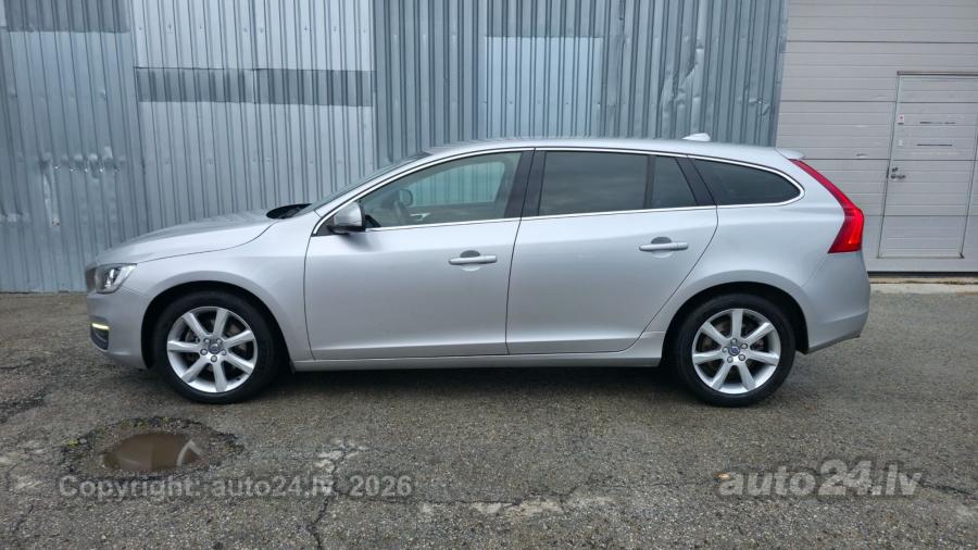Grey Volvo V60 2017 in Tallinn, with an engine capacity of 2.00 L and mileage of 238 thousand km for 8290 €, photo 6 on AUTOMOTO.COM.LV