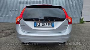 Grey Volvo V60 2017 in Tallinn, with an engine capacity of 2.00 L and mileage of 238 thousand km for 8290 €, photo 7 on AUTOMOTO.COM.LV