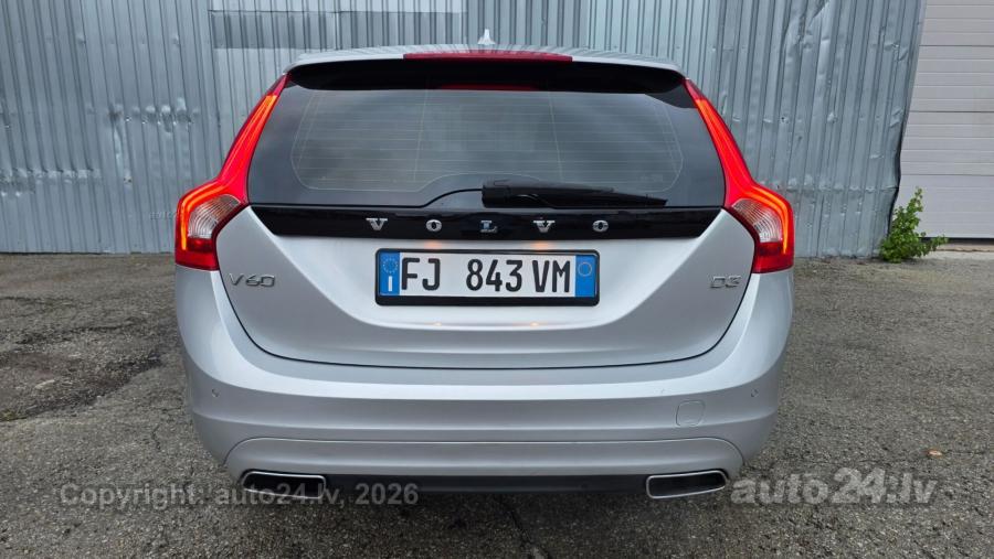 Grey Volvo V60 2017 in Tallinn, with an engine capacity of 2.00 L and mileage of 238 thousand km for 8290 €, photo 7 on AUTOMOTO.COM.LV