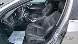 Grey Volvo V60 2017 in Tallinn, with an engine capacity of 2.00 L and mileage of 238 thousand km for 8290 €, photo 11 on AUTOMOTO.COM.LV
