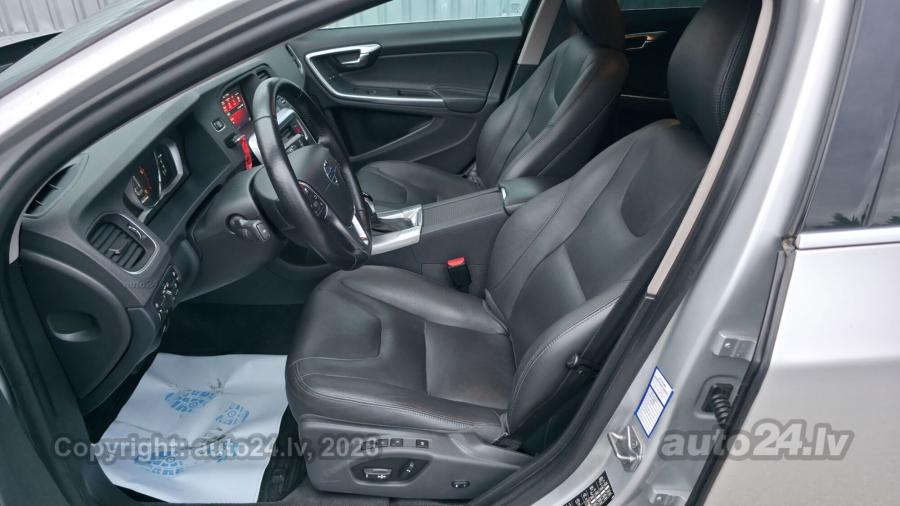 Grey Volvo V60 2017 in Tallinn, with an engine capacity of 2.00 L and mileage of 238 thousand km for 8290 €, photo 11 on AUTOMOTO.COM.LV