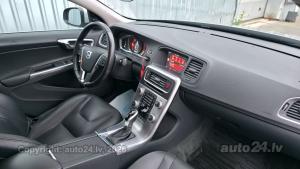 Grey Volvo V60 2017 in Tallinn, with an engine capacity of 2.00 L and mileage of 238 thousand km for 8290 €, photo 14 on AUTOMOTO.COM.LV