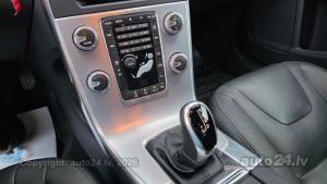 Grey Volvo V60 2017 in Tallinn, with an engine capacity of 2.00 L and mileage of 238 thousand km for 8290 €, photo 17 on AUTOMOTO.COM.LV