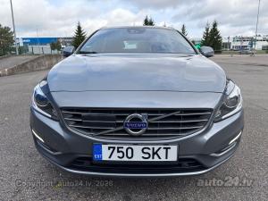 Grey Volvo V60 2017 in Paide, with an engine capacity of 2.00 L and mileage of 224 thousand km for 10490 €, photo 3 on AUTOMOTO.COM.LV