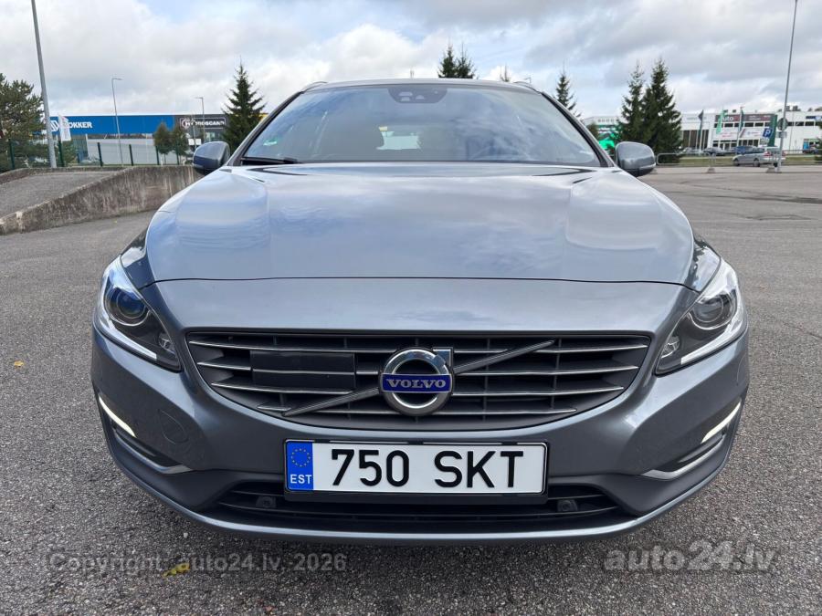 Grey Volvo V60 2017 in Paide, with an engine capacity of 2.00 L and mileage of 224 thousand km for 10490 €, photo 3 on AUTOMOTO.COM.LV