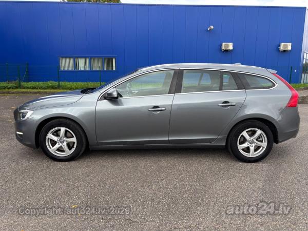 Volvo V60 2017 Paide vietnē Pelēks Volvo V60 2017 Paide, ar dzinēja tilpumu 2.00 L un nobraukumu 224 tūkst. km par 10490 €, foto 4 vietnē AUTOMOTO.COM.LV