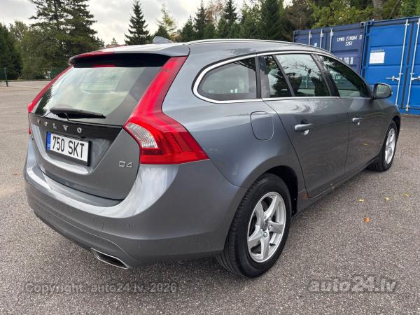 Volvo V60 2017 Paide vietnē Pelēks Volvo V60 2017 Paide, ar dzinēja tilpumu 2.00 L un nobraukumu 224 tūkst. km par 10490 €, foto 6 vietnē AUTOMOTO.COM.LV