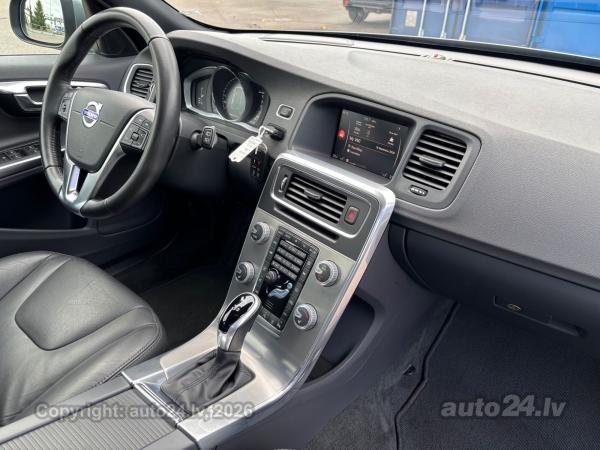 Volvo V60 2017 Paide vietnē Pelēks Volvo V60 2017 Paide, ar dzinēja tilpumu 2.00 L un nobraukumu 224 tūkst. km par 10490 €, foto 8 vietnē AUTOMOTO.COM.LV