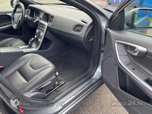 Grey Volvo V60 2017 in Paide, with an engine capacity of 2.00 L and mileage of 224 thousand km for 10490 €, photo 9 on AUTOMOTO.COM.LV