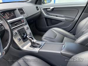 Grey Volvo V60 2017 in Paide, with an engine capacity of 2.00 L and mileage of 224 thousand km for 10490 €, photo 12 on AUTOMOTO.COM.LV