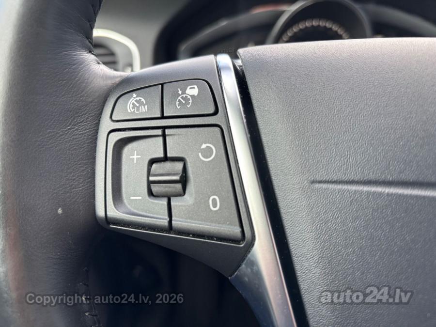 Grey Volvo V60 2017 in Paide, with an engine capacity of 2.00 L and mileage of 224 thousand km for 10490 €, photo 22 on AUTOMOTO.COM.LV