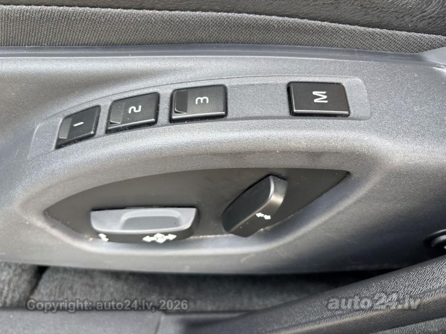 Grey Volvo V60 2017 in Paide, with an engine capacity of 2.00 L and mileage of 224 thousand km for 10490 €, photo 24 on AUTOMOTO.COM.LV