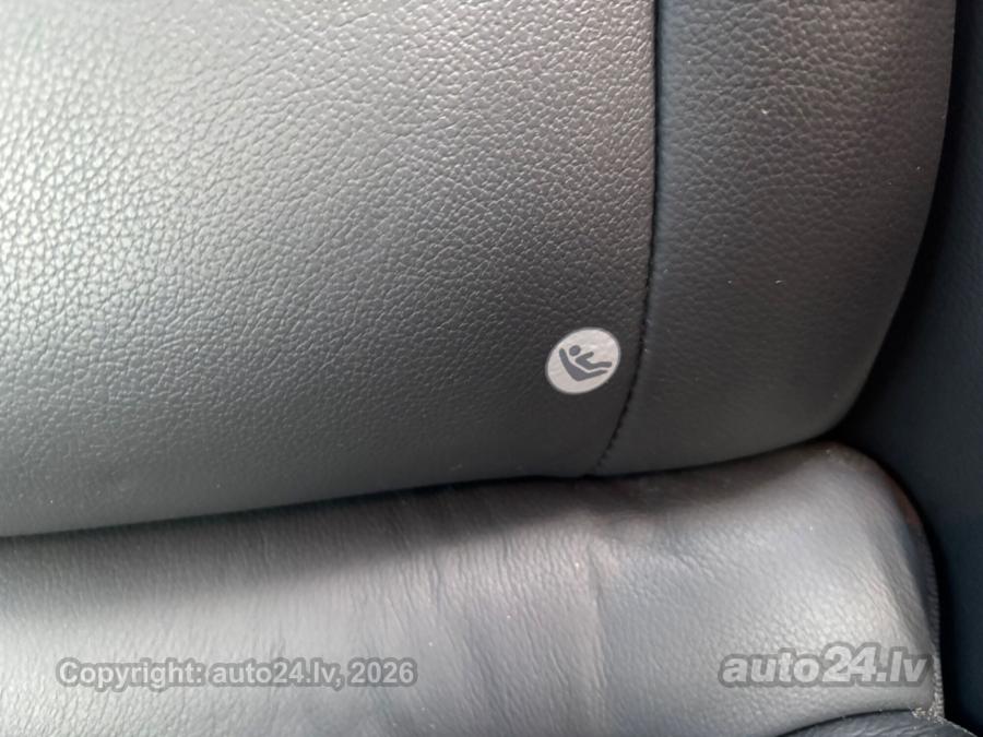 Grey Volvo V60 2017 in Paide, with an engine capacity of 2.00 L and mileage of 224 thousand km for 10490 €, photo 27 on AUTOMOTO.COM.LV
