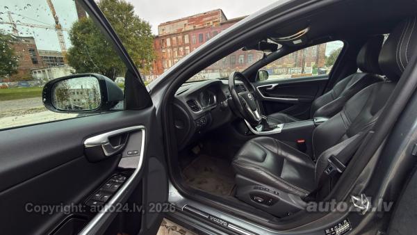 Серый Вольво B60 2017 в Таллин, объемом двигателя 2.40 л и пробегом 220 тыс. км за 9499 €, фото 8 на AUTOMOTO.COM.LV