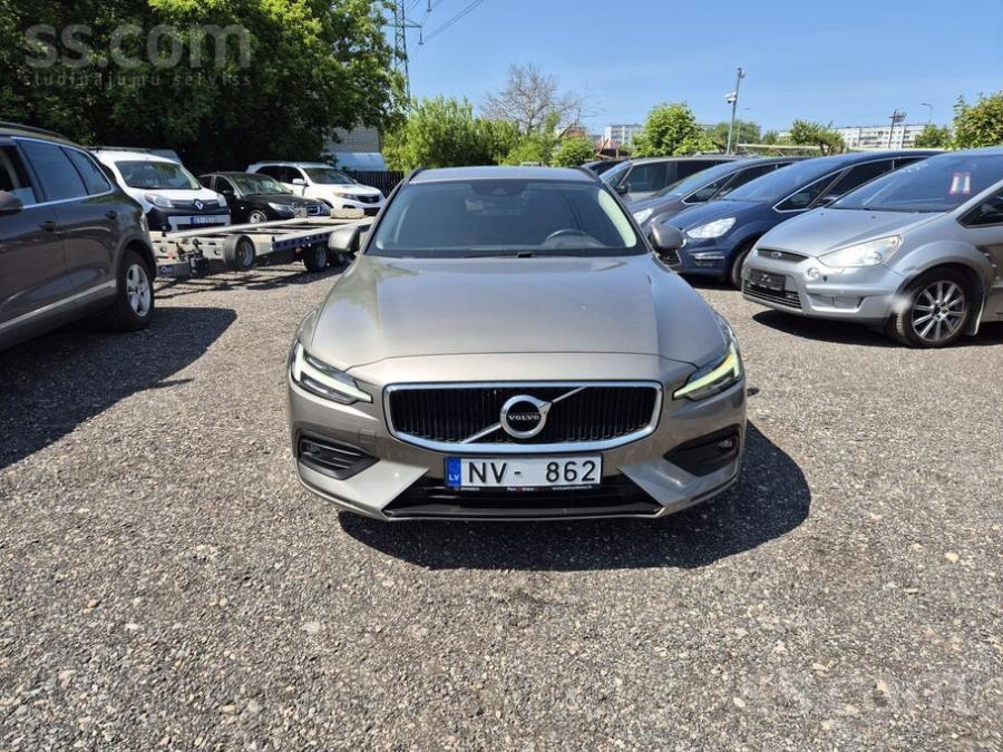 Pelēks Volvo V60 2018 Rīga, ar dzinēja tilpumu 2.00 L un nobraukumu 219 tūkst. km par 4500 €, foto 3 vietnē AUTOMOTO.COM.LV