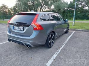 Grey Volvo V60 2018 in Riga, with an engine capacity of 2.00 L and mileage of 272 thousand km for 12200 €, photo 8 on AUTOMOTO.COM.LV