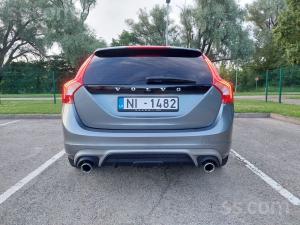 Grey Volvo V60 2018 in Riga, with an engine capacity of 2.00 L and mileage of 272 thousand km for 12200 €, photo 9 on AUTOMOTO.COM.LV