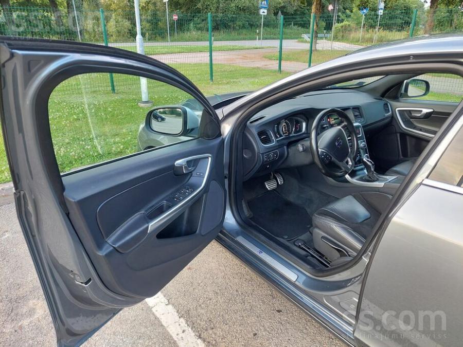 Grey Volvo V60 2018 in Riga, with an engine capacity of 2.00 L and mileage of 272 thousand km for 12200 €, photo 13 on AUTOMOTO.COM.LV