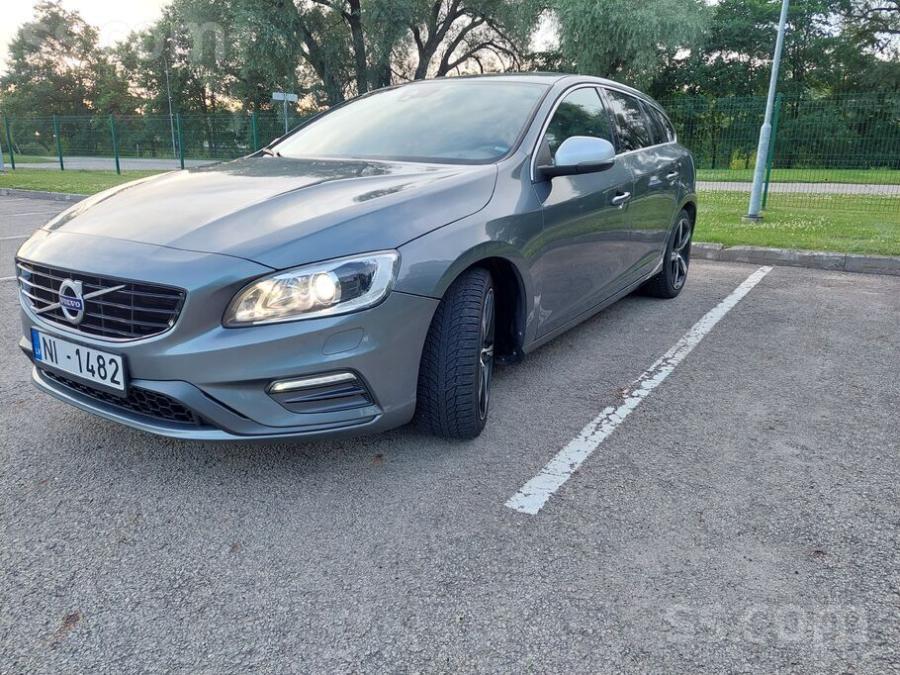 Grey Volvo V60 2018 in Riga, with an engine capacity of 2.00 L and mileage of 272 thousand km for 12200 €, photo 14 on AUTOMOTO.COM.LV