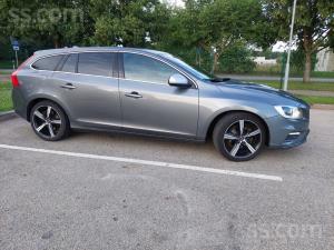 Grey Volvo V60 2018 in Riga, with an engine capacity of 2.00 L and mileage of 272 thousand km for 12200 €, photo 15 on AUTOMOTO.COM.LV