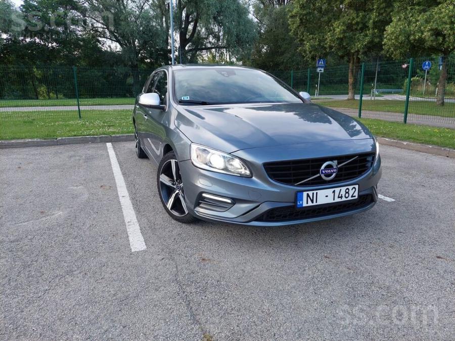 Grey Volvo V60 2018 in Riga, with an engine capacity of 2.00 L and mileage of 272 thousand km for 12200 €, photo 16 on AUTOMOTO.COM.LV