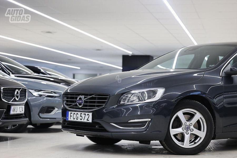 Grey Volvo V60 2018 in Kaunas, with an engine capacity of 0.00 L and mileage of 92 thousand km for 23418 €, photo 5 on AUTOMOTO.COM.LV