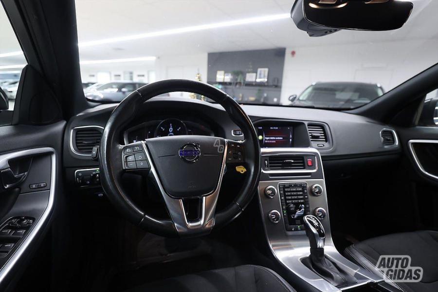 Grey Volvo V60 2018 in Kaunas, with an engine capacity of 0.00 L and mileage of 92 thousand km for 23418 €, photo 17 on AUTOMOTO.COM.LV