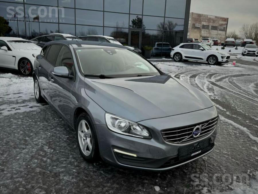 Grey Volvo V60 2018 in Telschi, with an engine capacity of 2.00 L and mileage of 268 thousand km for 7699 €, photo 1 on AUTOMOTO.COM.LV