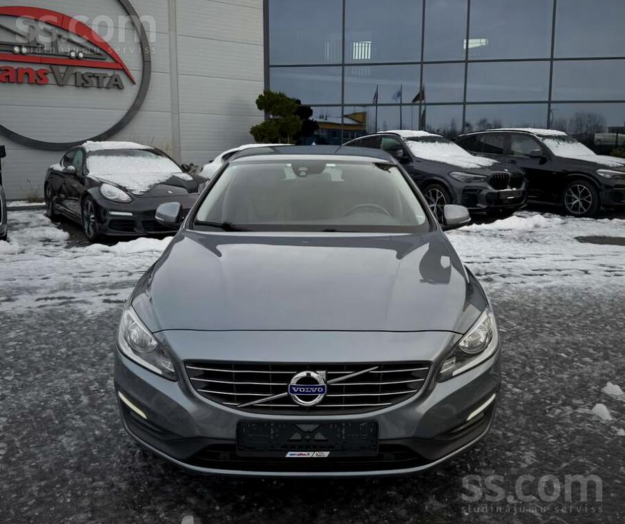 Grey Volvo V60 2018 in Telschi, with an engine capacity of 2.00 L and mileage of 268 thousand km for 7699 €, photo 2 on AUTOMOTO.COM.LV