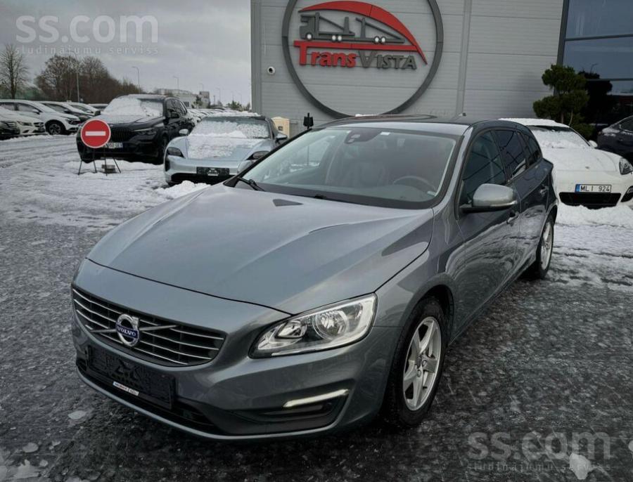 Grey Volvo V60 2018 in Telschi, with an engine capacity of 2.00 L and mileage of 268 thousand km for 7699 €, photo 3 on AUTOMOTO.COM.LV