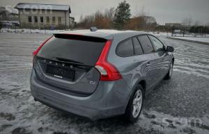 Grey Volvo V60 2018 in Telschi, with an engine capacity of 2.00 L and mileage of 268 thousand km for 7699 €, photo 4 on AUTOMOTO.COM.LV
