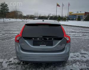 Grey Volvo V60 2018 in Telschi, with an engine capacity of 2.00 L and mileage of 268 thousand km for 7699 €, photo 5 on AUTOMOTO.COM.LV