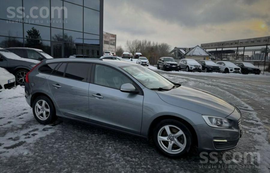Grey Volvo V60 2018 in Telschi, with an engine capacity of 2.00 L and mileage of 268 thousand km for 7699 €, photo 8 on AUTOMOTO.COM.LV