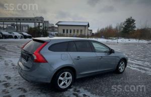 Grey Volvo V60 2018 in Telschi, with an engine capacity of 2.00 L and mileage of 268 thousand km for 7699 €, photo 10 on AUTOMOTO.COM.LV