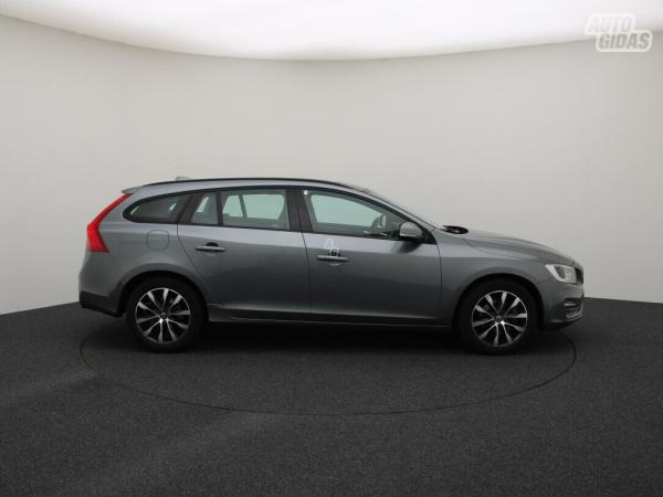 Grey Volvo V60 2018 in Vilnius, with an engine capacity of 2.00 L and mileage of 206 thousand km for 13699 €, photo 9 on AUTOMOTO.COM.LV