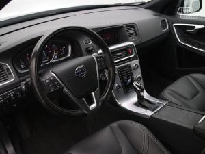 Pelēks Volvo V60 2018 Viļņa, ar dzinēja tilpumu 2.00 L un nobraukumu 206 tūkst. km par 13699 €, foto 16 vietnē AUTOMOTO.COM.LV