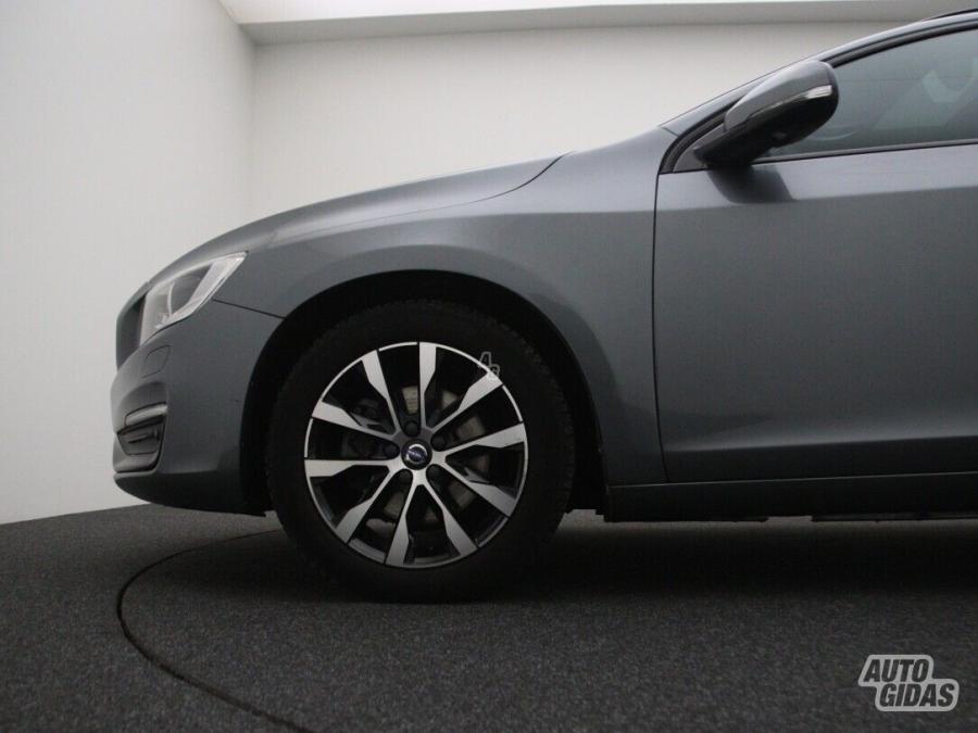 Pelēks Volvo V60 2018 Viļņa, ar dzinēja tilpumu 2.00 L un nobraukumu 206 tūkst. km par 13699 €, foto 27 vietnē AUTOMOTO.COM.LV