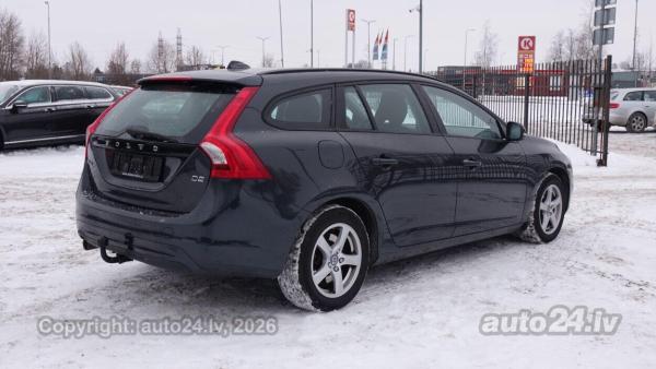 Pelēks Volvo V60 2018 Tartu, ar dzinēja tilpumu 2.00 L un nobraukumu 181 tūkst. km par 10990 €, foto 3 vietnē AUTOMOTO.COM.LV