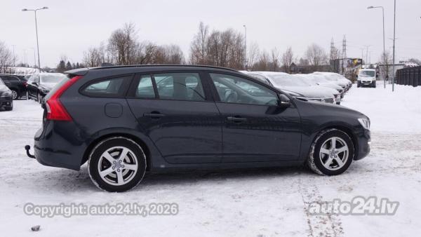 Pelēks Volvo V60 2018 Tartu, ar dzinēja tilpumu 2.00 L un nobraukumu 181 tūkst. km par 10990 €, foto 5 vietnē AUTOMOTO.COM.LV