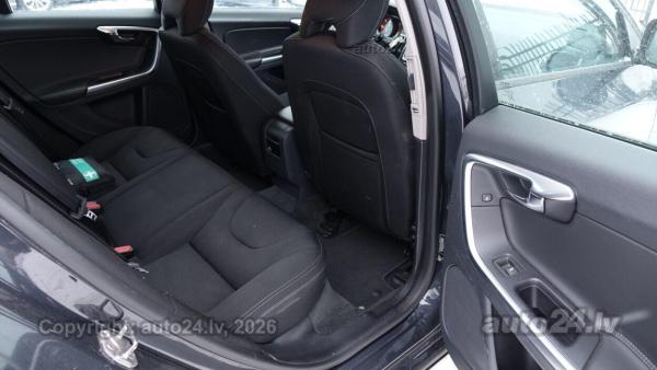 Pelēks Volvo V60 2018 Tartu, ar dzinēja tilpumu 2.00 L un nobraukumu 181 tūkst. km par 10990 €, foto 7 vietnē AUTOMOTO.COM.LV