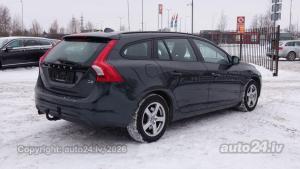 Grey Volvo V60 2018 in Tartu, with an engine capacity of 2.00 L and mileage of 181 thousand km for 10990 €, photo 3 on AUTOMOTO.COM.LV