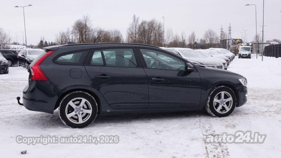Grey Volvo V60 2018 in Tartu, with an engine capacity of 2.00 L and mileage of 181 thousand km for 10990 €, photo 5 on AUTOMOTO.COM.LV