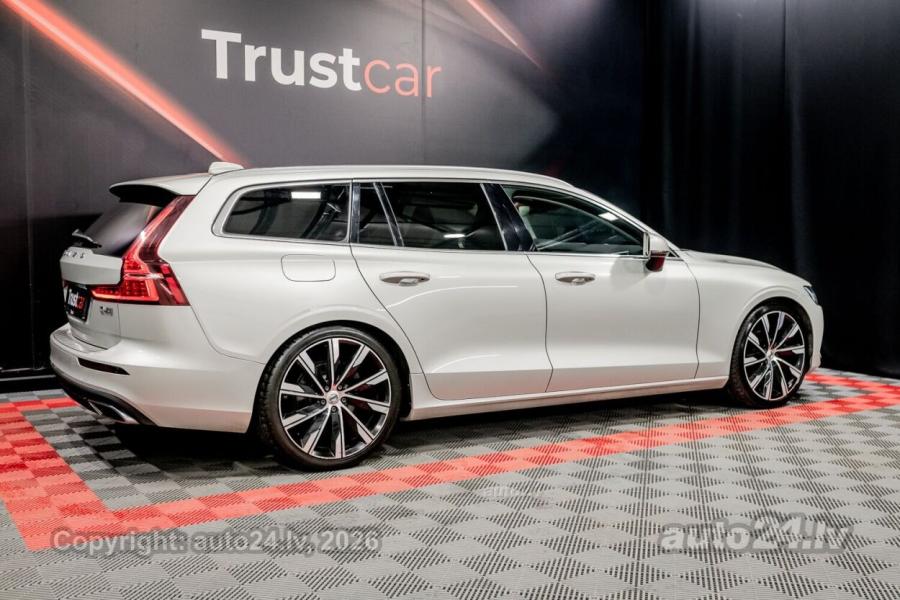 Pelēks Volvo V60 2018 Pērnava, ar dzinēja tilpumu 2.00 L un nobraukumu 209 tūkst. km par 18900 €, foto 7 vietnē AUTOMOTO.COM.LV