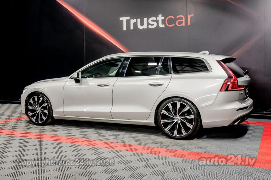 Pelēks Volvo V60 2018 Pērnava, ar dzinēja tilpumu 2.00 L un nobraukumu 209 tūkst. km par 18900 €, foto 10 vietnē AUTOMOTO.COM.LV