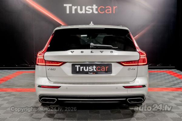 Grey Volvo V60 2018 in Parnu, with an engine capacity of 2.00 L and mileage of 209 thousand km for 18900 €, photo 11 on AUTOMOTO.COM.LV