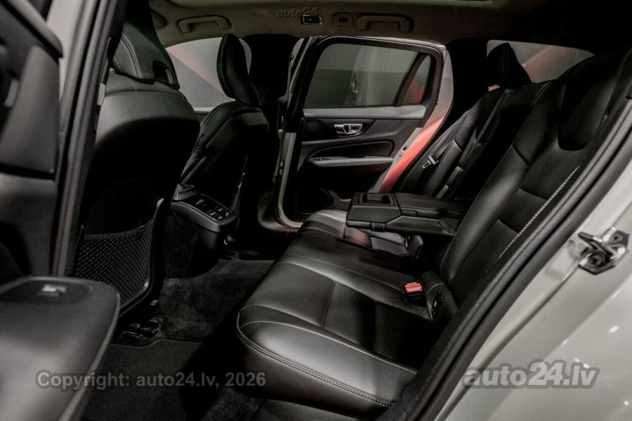 Pelēks Volvo V60 2018 Pērnava, ar dzinēja tilpumu 2.00 L un nobraukumu 209 tūkst. km par 18900 €, foto 15 vietnē AUTOMOTO.COM.LV