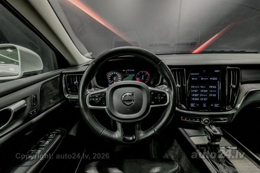 Pelēks Volvo V60 2018 Pērnava, ar dzinēja tilpumu 2.00 L un nobraukumu 209 tūkst. km par 18900 €, foto 17 vietnē AUTOMOTO.COM.LV