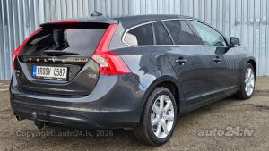 Grey Volvo V60 2018 in Tallinn, with an engine capacity of 2.00 L and mileage of 161 thousand km for 9950 €, photo 4 on AUTOMOTO.COM.LV