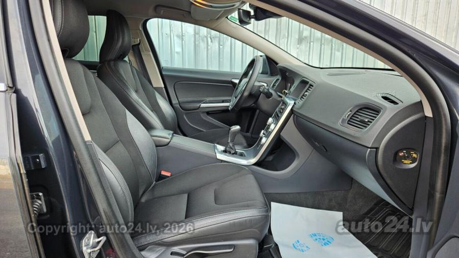 Grey Volvo V60 2018 in Tallinn, with an engine capacity of 2.00 L and mileage of 161 thousand km for 9950 €, photo 10 on AUTOMOTO.COM.LV