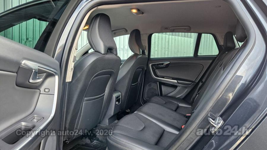 Grey Volvo V60 2018 in Tallinn, with an engine capacity of 2.00 L and mileage of 161 thousand km for 9950 €, photo 11 on AUTOMOTO.COM.LV